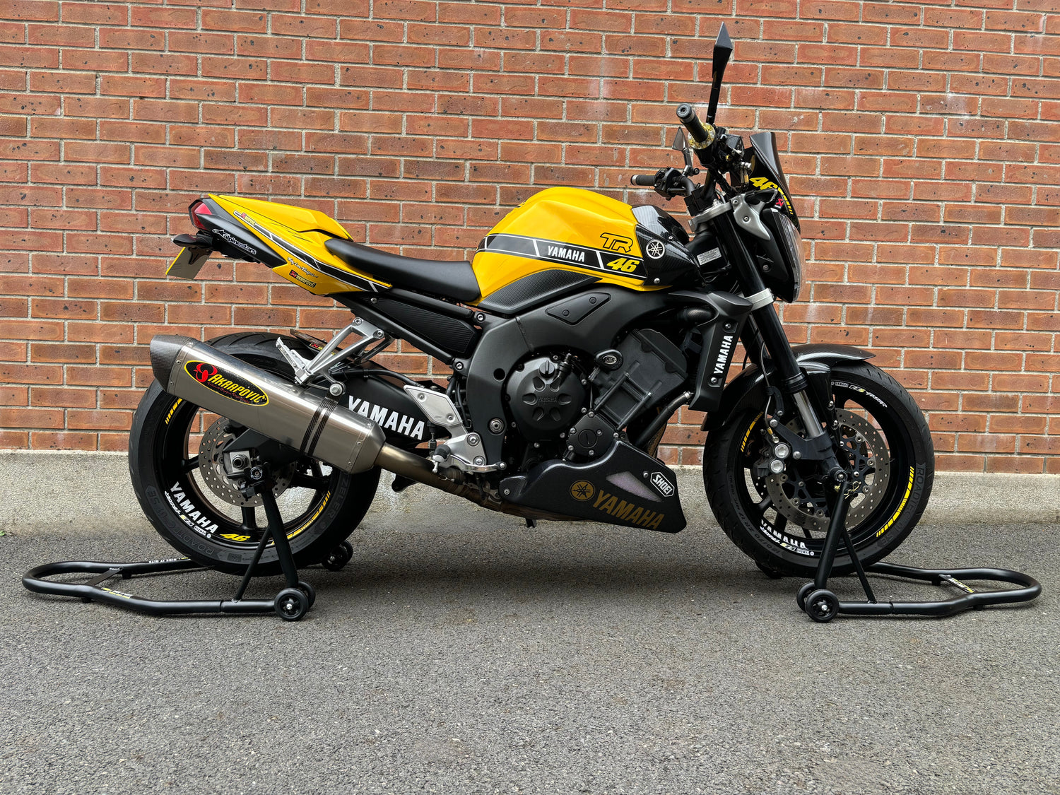 how do motorcycle stands work